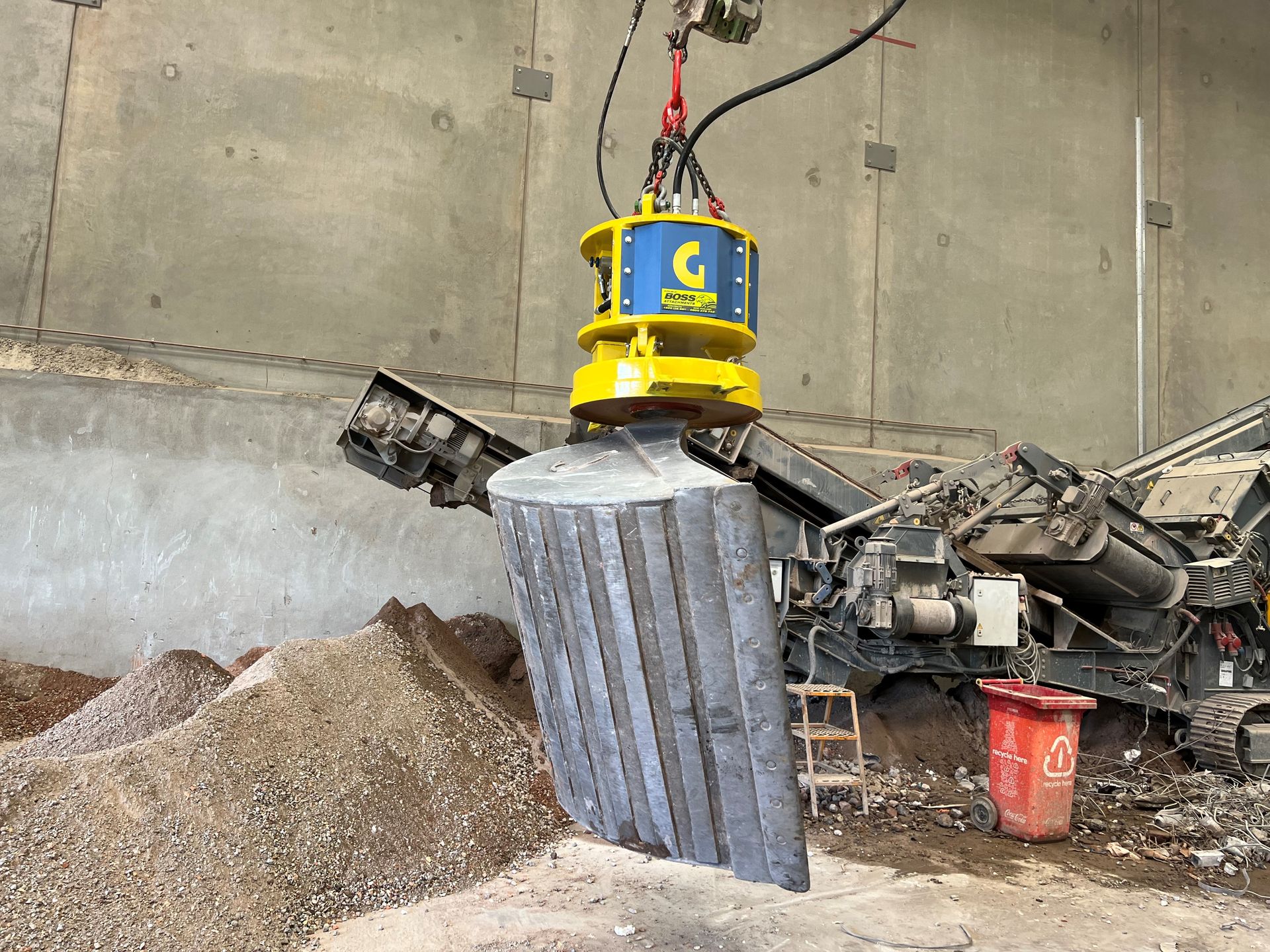 Hydraulic Magnet for Excavators | Versatile Steel Handling Tool