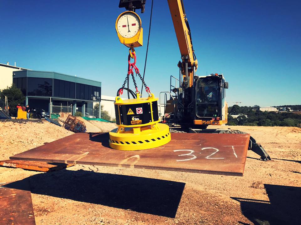 Hydraulic Magnet for Excavators | Versatile Steel Handling Tool