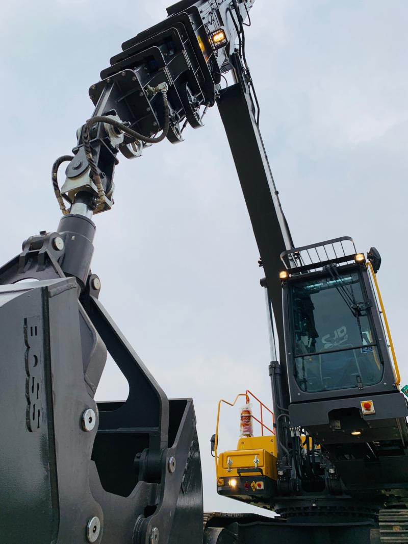 Telescopic Clamshell Excavator Attachments - Boss Attachments